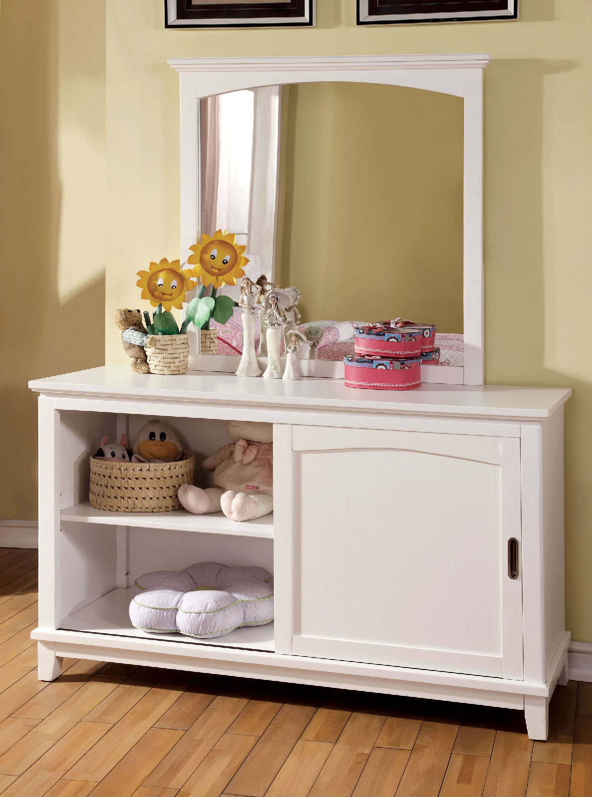 CarefreeKidz.com. Furniture of America Colin Dresser White