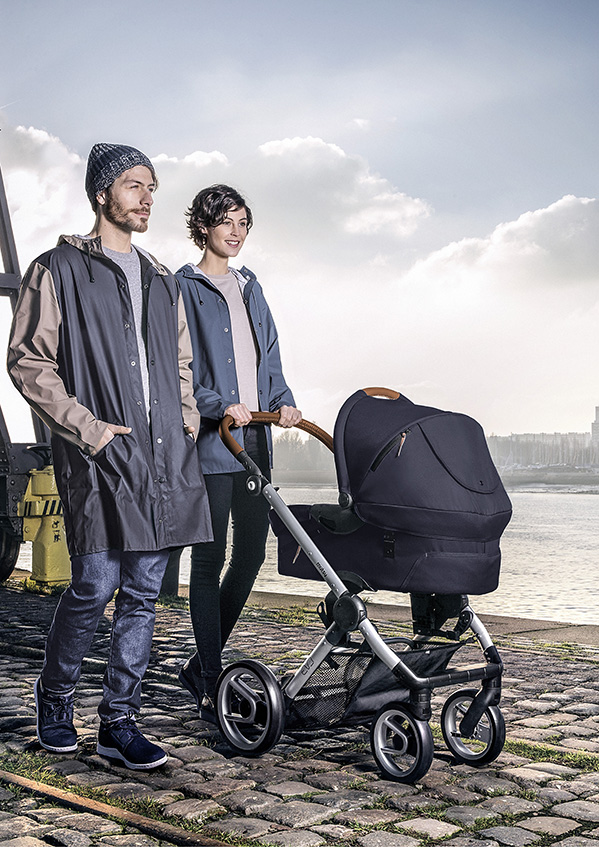 CarefreeKidz.com. Mutsy Evo Urban Nomad Deep Navy Pram Body Bassinet